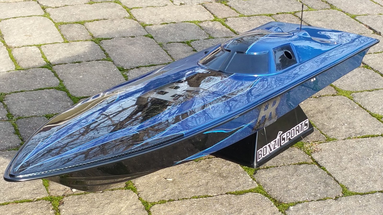64″ Fountain RC Boat – Ready to Run - BZx4 Modification - BONZI Sports Inc